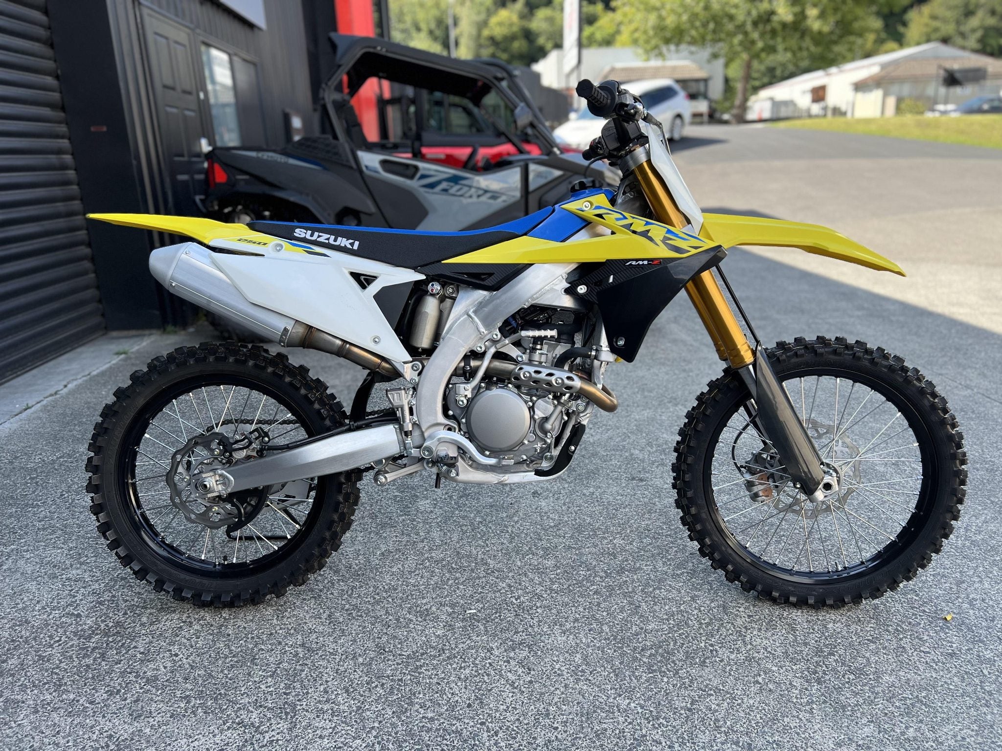 SUZUKI RMZ250 2024 $2500 SAVINGS! 1 ONLY – DR MOTO